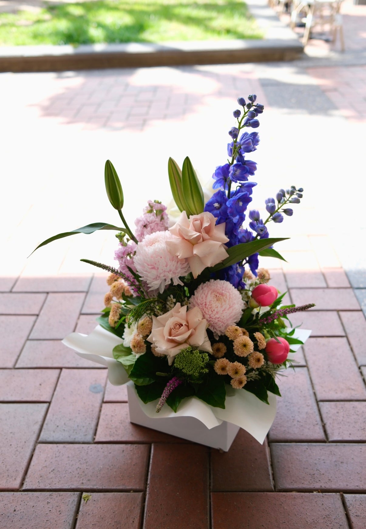 Florist Choice Fresh Flower Arrangement in a Box – Joanne Flowers of Manuka